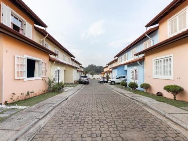 Casa em condomínio para venda com 3 quartos, sendo 1 suíte, 131m²