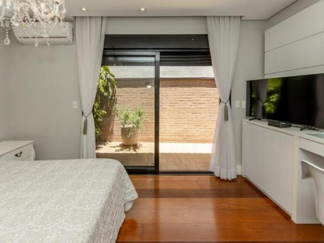 Casa em condomínio para venda com 3 quartos, sendo 1 suíte, 256m²