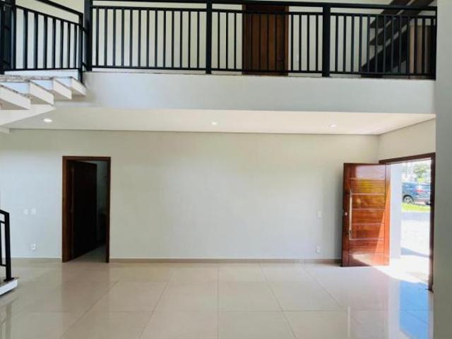 Casa em condomínio para venda com 3 quartos, sendo 1 suíte, 267m²