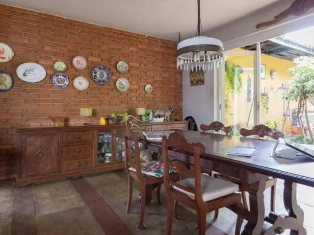 Casa em condomínio para venda com 3 quartos, sendo 1 suíte, 270m²
