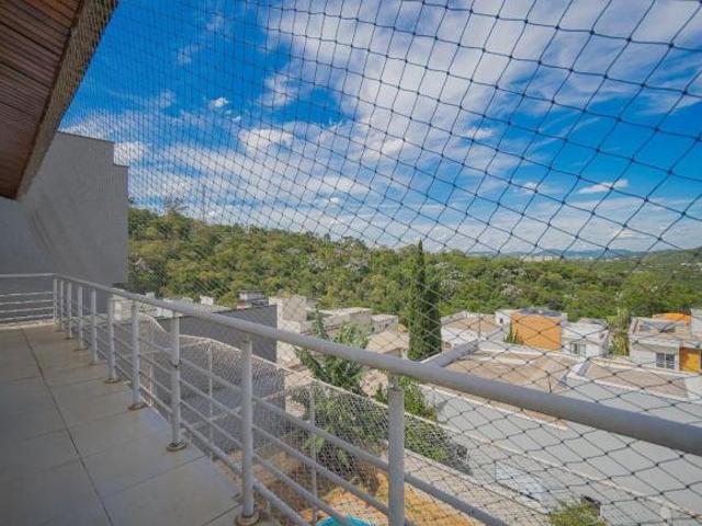 Casa em condomínio para venda com 3 quartos, sendo 1 suíte, 272m²