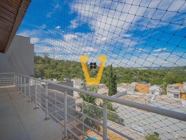 Casa em condomínio para venda com 3 quartos, sendo 1 suíte, 272m²