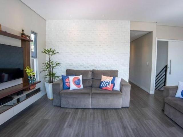 Casa em condomínio para venda com 3 quartos, sendo 1 suíte, 360m²