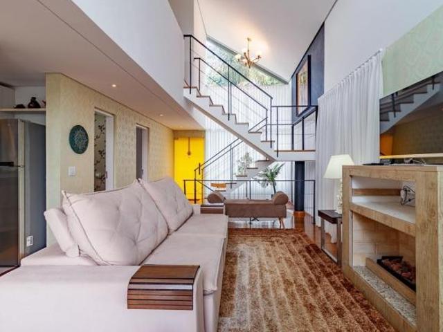 Casa em condomínio para venda com 3 quartos, sendo 3 suítes, 268m²