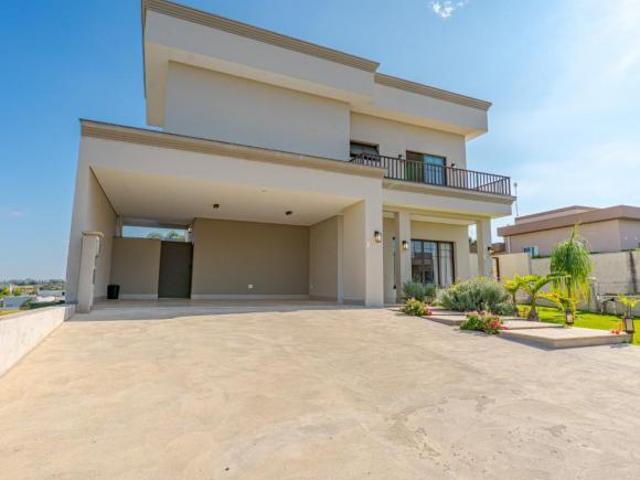 Casa em condomínio para venda com 3 quartos, sendo 3 suítes, 280m²