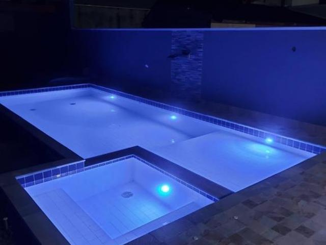 Casa em condomínio para venda com 3 quartos, sendo 3 suítes, 232m²