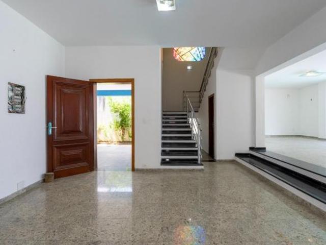 Casa em condomínio para venda com 3 quartos, sendo 3 suítes, 324m²