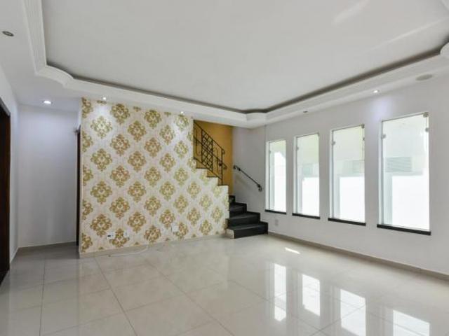 Casa em condomínio para venda com 3 quartos, 165m²