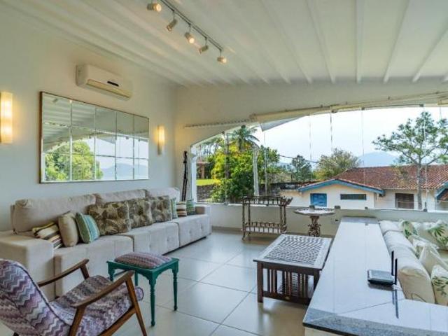 Casa em condomínio para venda com 3 quartos, 178m²