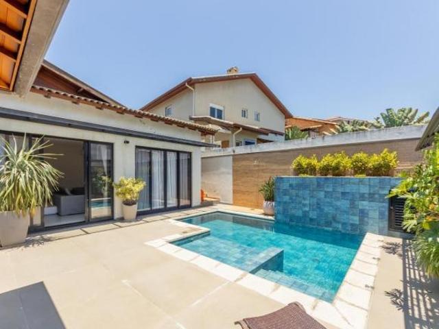 Casa em condomínio para venda com 3 quartos, 256m²