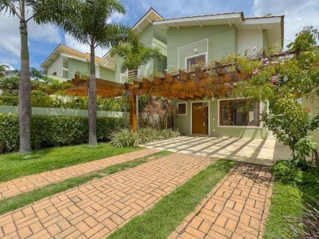Casa em condomínio para venda com 3 quartos, 200m²