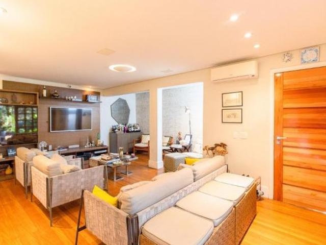 Casa em condomínio para venda com 3 quartos, 220m²