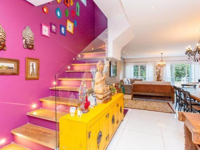 Casa em condomínio para venda com 3 quartos, 238m²