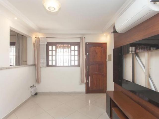 Casa em condomínio para venda com 2 quartos, sendo 2 suítes, 121m²