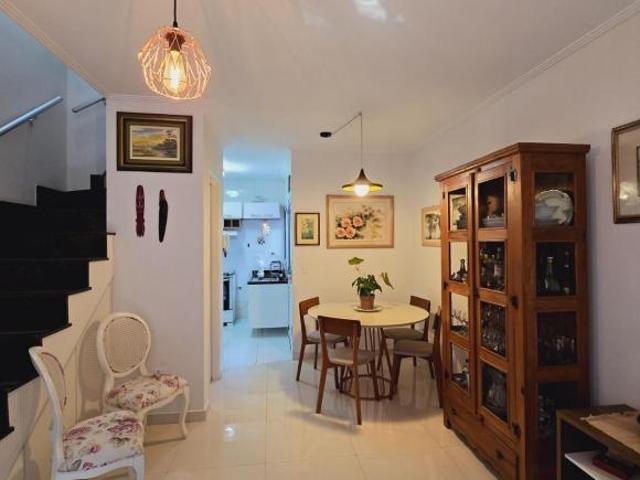 Casa em condomínio para venda com 2 quartos, 64m²