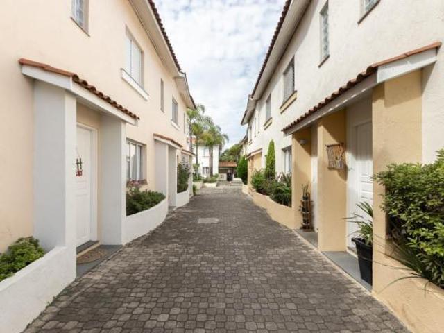 Casa em condomínio para venda com 2 quartos, 78m²