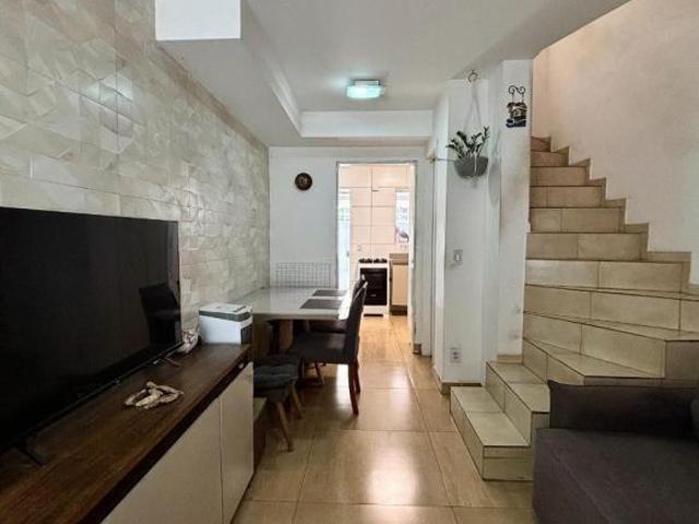 Casa em condomínio para venda com 2 quartos, 70m²