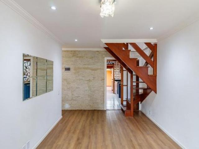 Casa em condomínio para venda com 4 quartos, sendo 1 suíte, 124m²