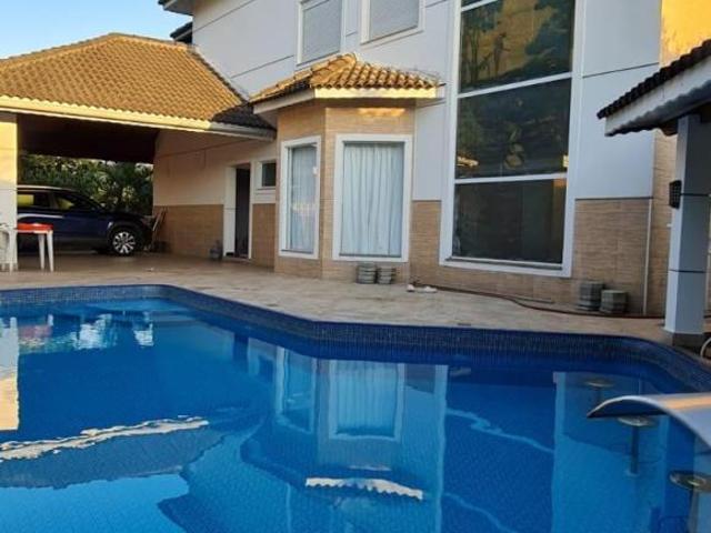 Casa em condomínio para venda com 4 quartos, sendo 2 suítes, 251m²