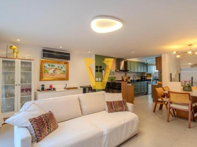 Casa em condomínio para venda com 4 quartos, sendo 2 suítes, 202m²