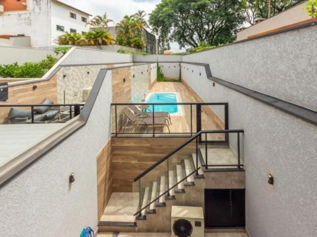Casa em condomínio para venda com 4 quartos, sendo 2 suítes, 300m²