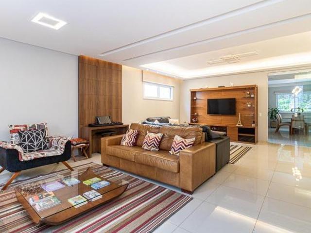 Casa em condomínio para venda com 4 quartos, sendo 2 suítes, 307m²