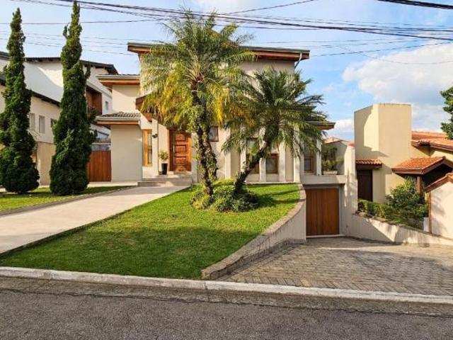 Casa em condomínio para venda com 4 quartos, sendo 2 suítes, 440m²