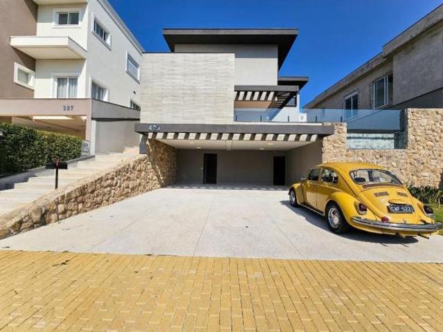 Casa em condomínio para venda com 4 quartos, sendo 4 suítes, 364m²