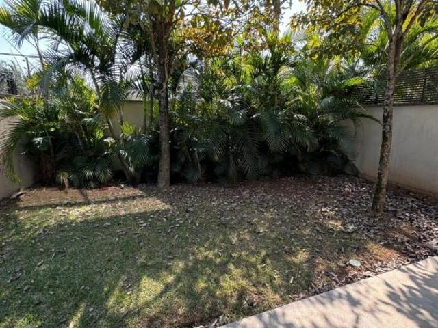 Casa em condomínio para venda com 4 quartos, sendo 4 suítes, 320m²