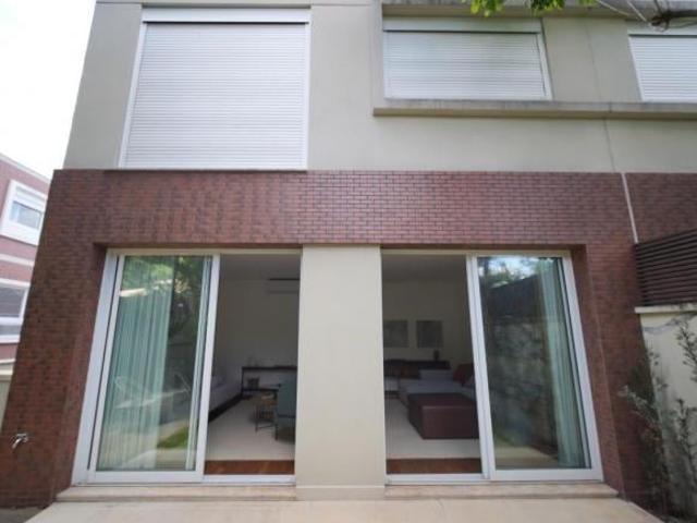 Casa em condomínio para venda com 4 quartos, sendo 4 suítes, 334m²