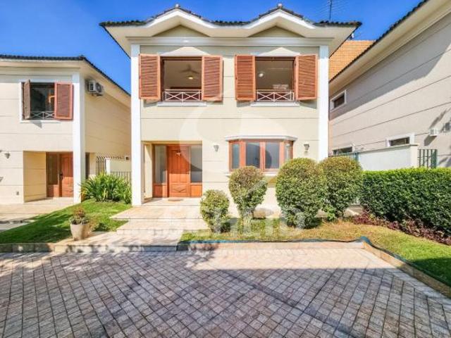 Casa em condomínio para venda com 4 quartos, sendo 4 suítes, 440m²