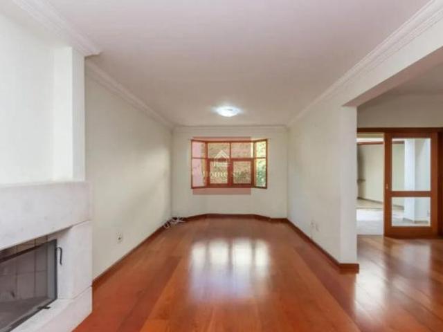 Casa em condomínio para venda com 4 quartos, sendo 4 suítes, 440m²