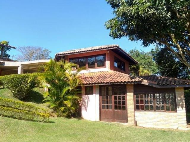 Casa em condomínio para venda com 4 quartos, sendo 4 suítes, 412m²