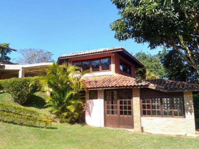 Casa em condomínio para venda com 4 quartos, sendo 4 suítes, 412m²