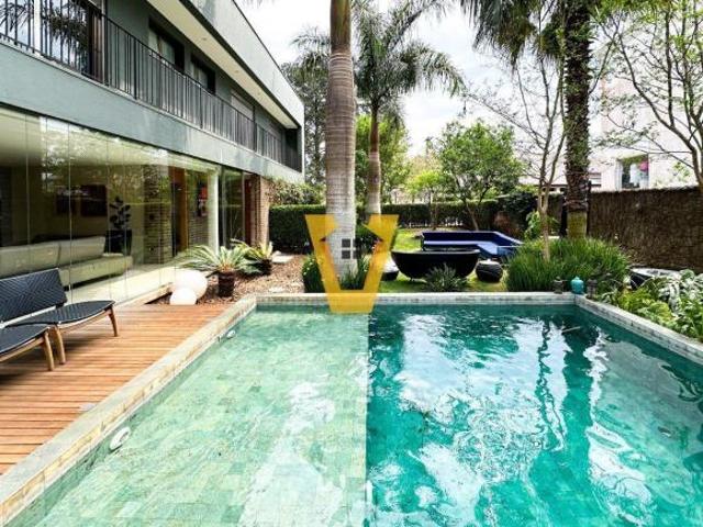 Casa em condomínio para venda com 4 quartos, sendo 4 suítes, 644m²