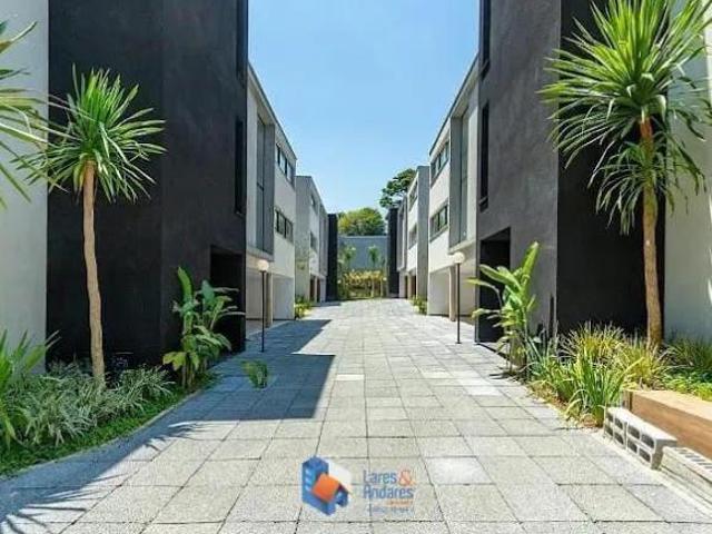 Casa em condomínio para venda com 4 quartos, sendo 4 suítes, 719m²