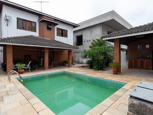 Casa em condomínio para venda com 4 quartos, 268m²