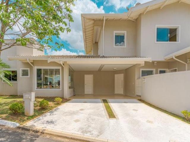 Casa em condomínio para venda com 4 quartos, 209m²