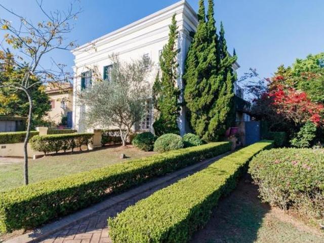 Casa em condomínio para venda com 4 quartos, 348m²