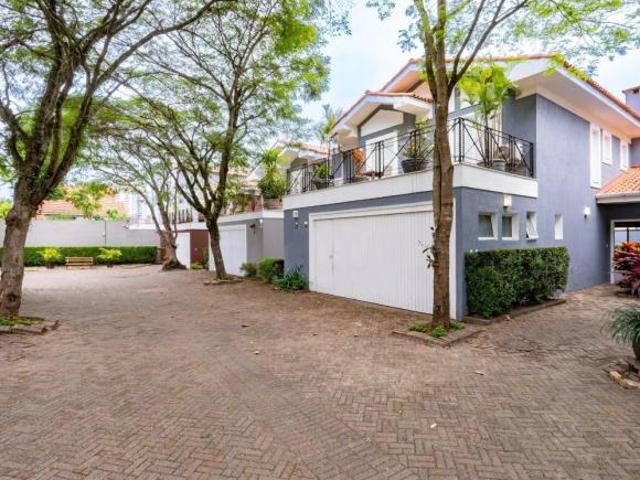 Casa em condomínio para venda com 4 quartos, 362m²