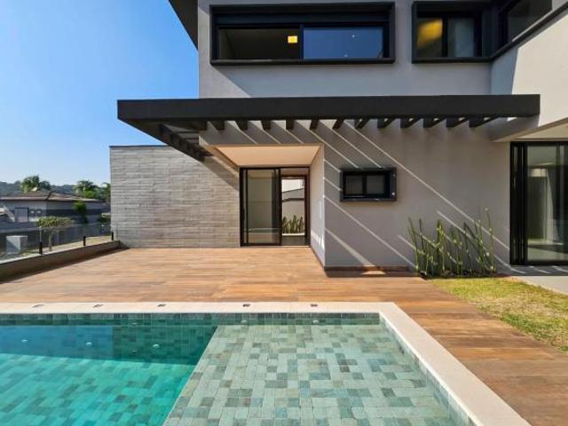 Casa em condomínio para venda com 4 quartos, 364m²