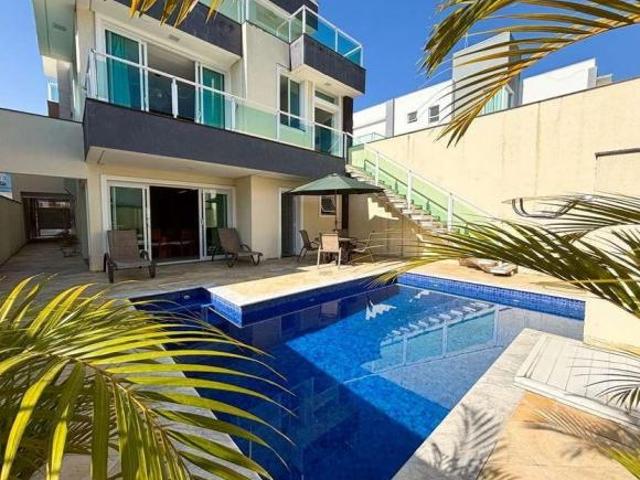 Casa em condomínio para venda com 4 quartos, 300m²