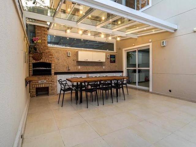 Casa em condomínio para venda com 4 quartos, 307m²