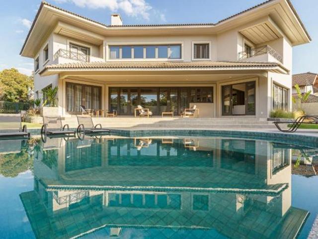 Casa em condomínio para venda com 4 quartos, 604m²