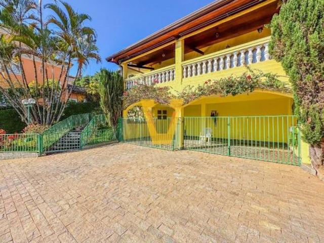 Casa em condomínio para venda com 6 quartos, sendo 4 suítes, 418m²