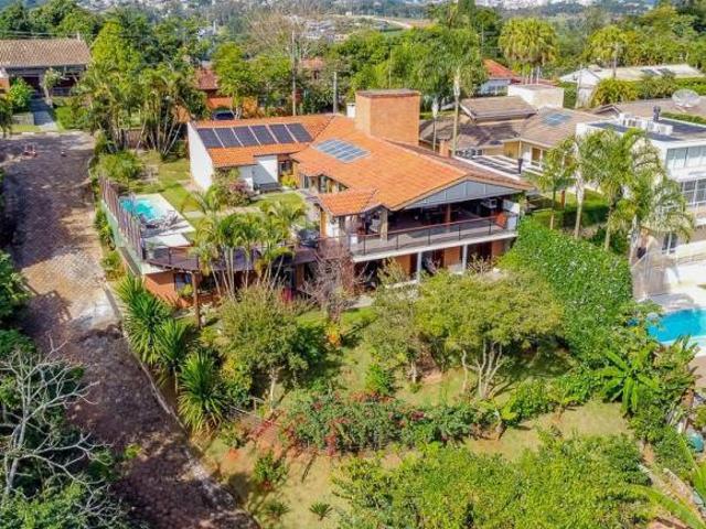 Casa em condomínio para venda com 6 quartos, sendo 5 suítes, 355m²