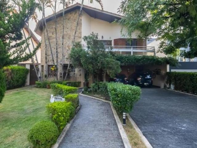 Casa em condomínio para venda com 6 quartos, sendo 6 suítes, 350m²