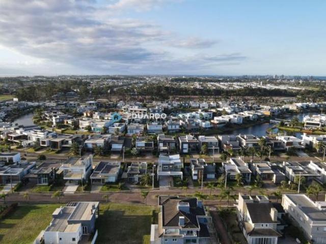 Casa em Condomínio para Venda em Xangri Lá, Centro, 4 dormitórios, 4 suítes, 5 banheiros, 2 vagas