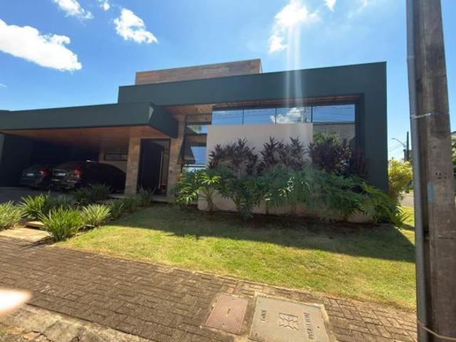 Casa em Condomínio para Venda em Foz do Iguaçu, Vila A, 3 dormitórios, 1 suíte, 4 banheiros, 4 vagas