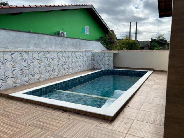 Casa em condominio para Venda, Peruíbe / SP. Possui 03 dormitórios e piscina